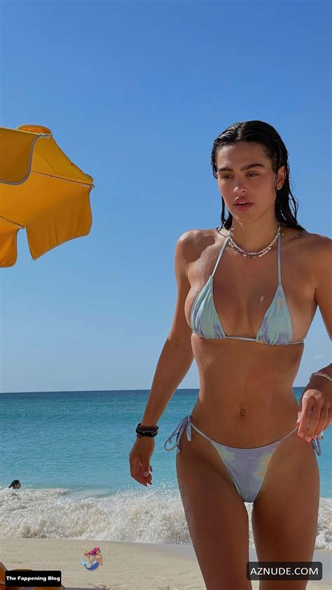 Amelia Gray Hamlin Sexy Poses Showing Off Her Stunning Figure In