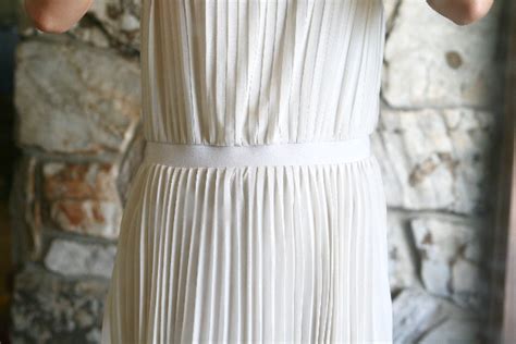 5 Minutes Diy How To Make A Pleated Dress More Fitted Life Is Beautiful