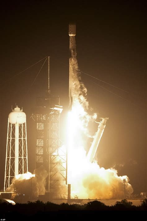 Elon Musks Spacex Launches First Us Moon Lander Mission Since 1972