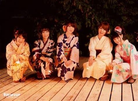 Official Photo Female Voice Actor Ro Kyu Bu Kana Hanazawa Yuka