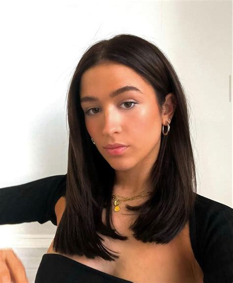 Pin By Erine Vera On Pretty Hurrs Hairs Medium Length Brown Hair