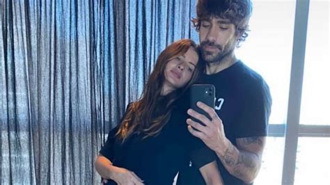 Las Románticas Fotos De La China Suárez Junto A Su Novio En La