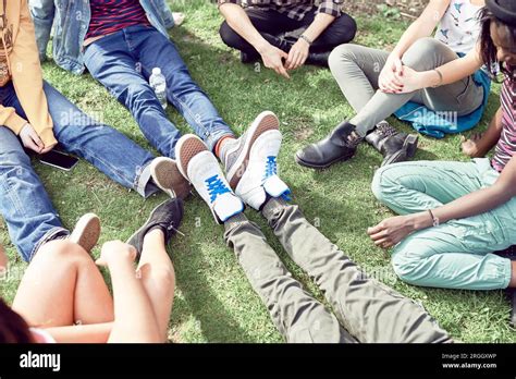 Piernas Adolescentes Adolescentes Fotografías E Imágenes De Alta