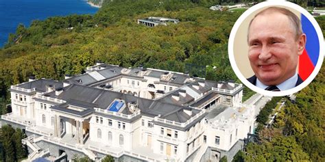 Inside Putins Secret Bunker And Billion Dollar Palace Business Insider
