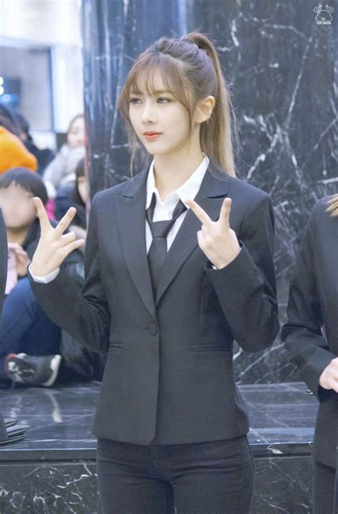 Dreamcatcher Kim Yoohyeon 김유현 Suit And Tie 180127 유현 드림캐쳐 포니테일 씩씩섹시