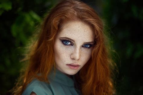 Hairstyle Front View Portrait Beauty Face Long Hair Freckle Blue