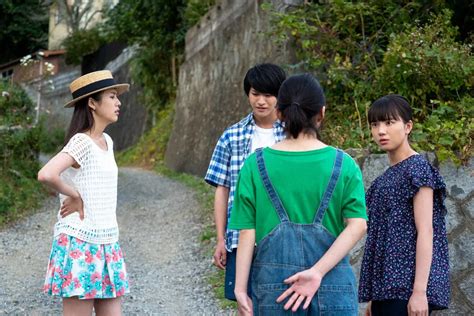 連続テレビ小説「おかえりモネ」第19話。（左から）明日美（恒松祐里）、悠人（高田彪我）、未知（蒔田彩珠）、百音（清原果耶）（c）nhk