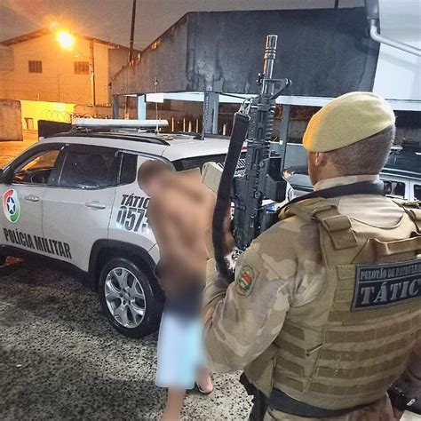 Polícia Militar De Penha Prende Homem Que Traficava Junto De