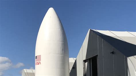 Nasa Chooses Spacex To Land Next Astronauts On The Moon Spaceflight Now