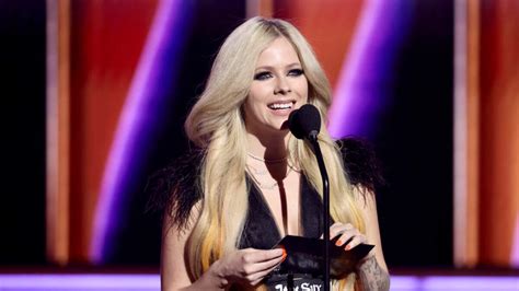 Avril Lavigne Recreates Her Debut Album Let Go Cover 20 Years Later