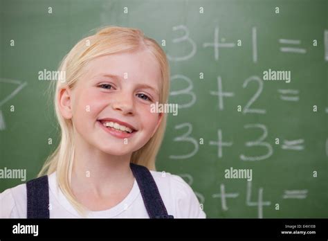 Blondes Schulmädchen Fotos Und Bildmaterial In Hoher Auflösung Alamy