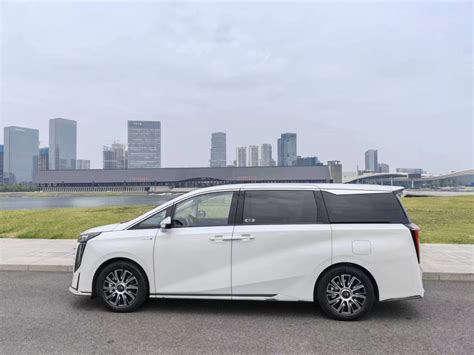 综合续航超1000km，配2 0t插混动力，广汽传祺e9带来的就是享受 爱卡汽车爱咖号