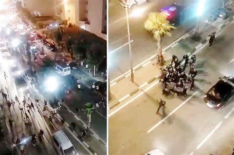 A Pedradas Contra La Policía Para Entrar En Ceuta