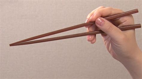 【簡単】誰でもキレイにお箸を持てる、たった2つのポイント この差って何ですか？ ニュース テレビドガッチ