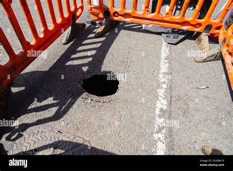 Collapsed Sewer Leaves A Gaping Hole In The Road Avenue Road Grantham