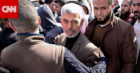 ماذا نعلم عن يحيى السنوار بعد دعوة وزير دفاع إسرائيل سكان غزة للنيل