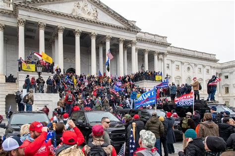 Fact Check Photos Compare Handling Of Blm Protest With Capitol Riot