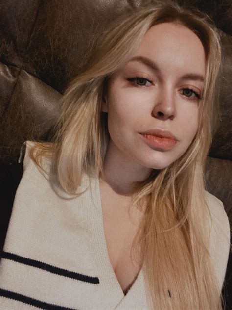F23 Shes So Cute Look😍💌 R Amihot