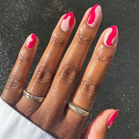 18 Pink Swirl Nail Ideas To Spin Into Summer