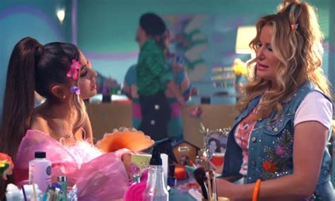 Jennifer Coolidge Slipped Into Ariana Grandes Dms In The Most Iconic