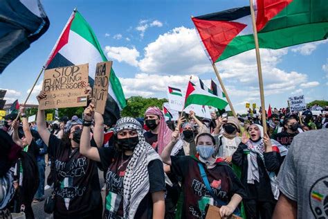 In Washington Hundreds Take Part In Pro Palestinian Protests The New