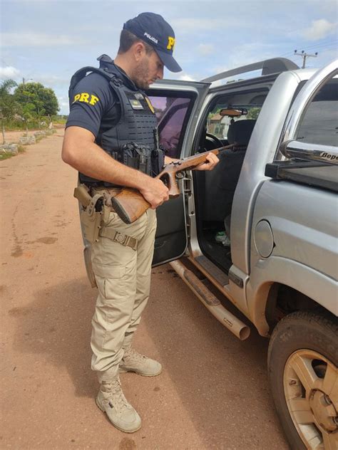 Prf Detém Homem Por Porte Ilegal De Arma De Fogo — Polícia Rodoviária