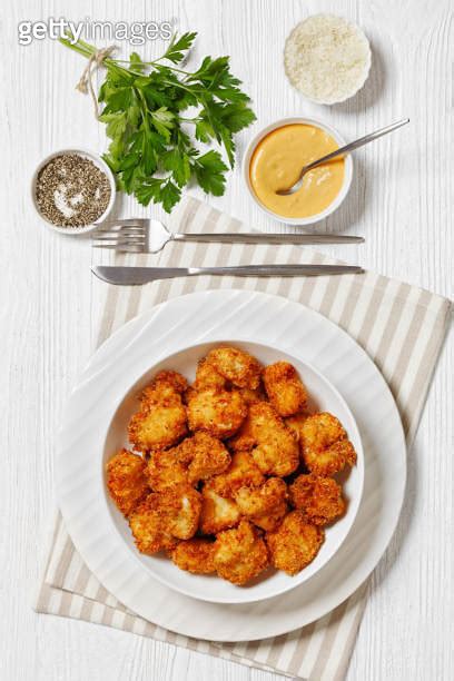 Crispy Fried Panko Breaded Chicken Bites In Bowl 이미지 1712946723 게티이미지뱅크