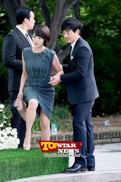[hd] 이범수 이윤진 부부 ‘매너있는 남편 …‘이병헌 이민정 결혼식 하객 포토월 현장 [kstar Photo] 최규석