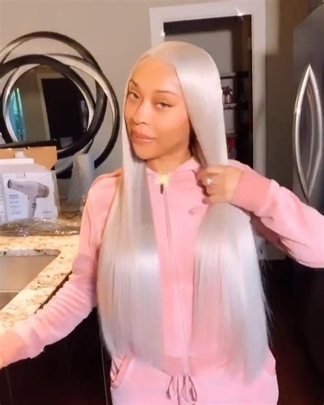 𝚁𝚒 𝙵𝚕𝚒𝚌𝚔𝚣💗 [video] Hair Styles Ombre Hair Hair Highlights【2024】
