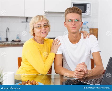 Loving Mother And Her Adult Son Stock Image Image Of Pensioner