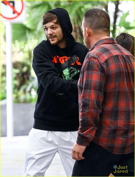 Photo Louis Tomlinson Selfie Fans Miami 03 Photo 3879233 Just Jared