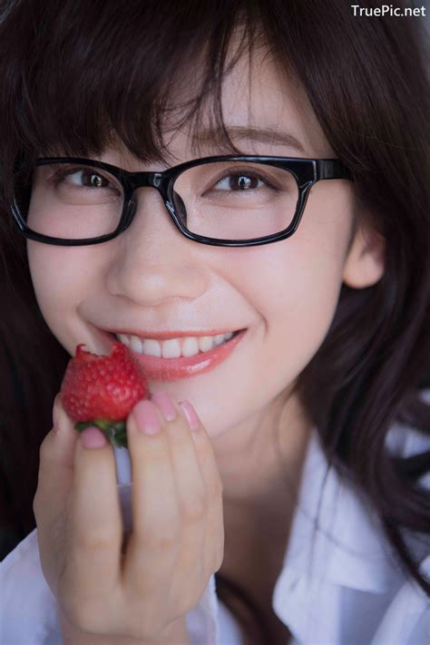 Japanese Gravure Idol Yuka Ogura Perfect Body On Digital Photobook