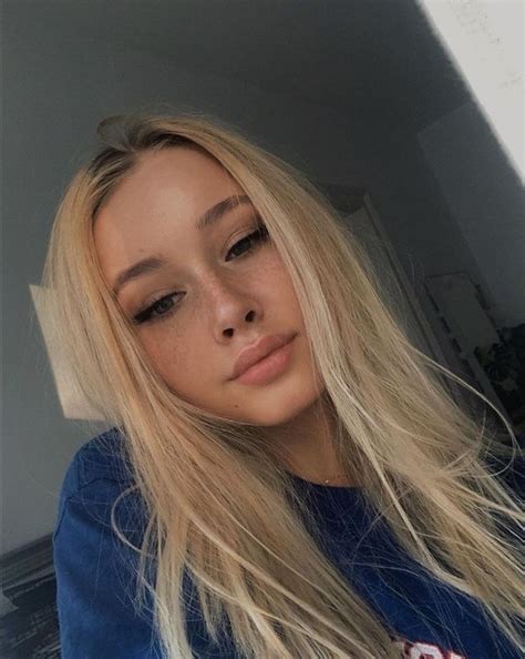 ᴘɪɴᴛᴇʀᴇsᴛ ᴄʜᴀʀᴍsᴘᴇᴀᴋғʀᴇᴀᴋ Blonde Hair Girl Beauty Girl Hairstyles