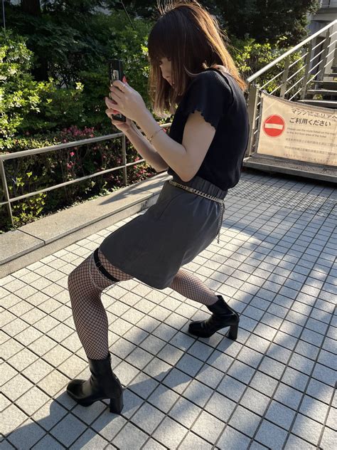 ろい🐶コス垢 On Twitter 写真撮ってる時の私癖あり過ぎるのか、撮ってるところ撮られすぎて写真集作れる