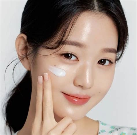 Top 10 Kem Dưỡng ẩm Cho Da Hỗn Hợp Thiên Khô được ưa Chuộng Hiện Nay