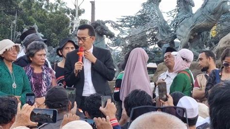 Orasi Ke Massa Aksi Refly Harun Akui Tak Kecewa Soal Putusan Mk