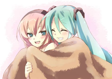 Hatsune Miku And Megurine Luka Vocaloid Drawn By Hijiki Hijikini