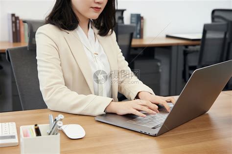 职场商务白领女性工作特写高清图片下载 正版图片502364505 摄图网