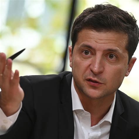 Crise En Ukraine Le Président Volodymyr Zelensky Sattend à Une
