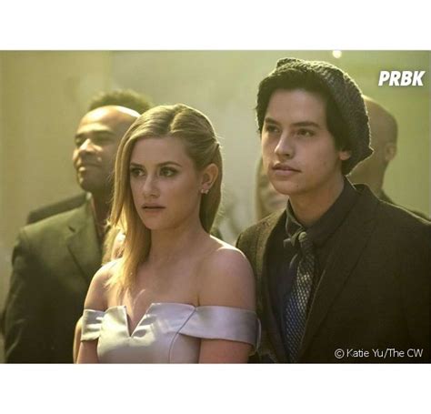 Riverdale Saison 2 Jughead Et Betty Bientôt Séparés Cole Sprouse