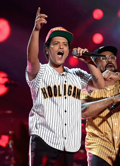 Bruno Mars Wins Big At 2017 Soul Train Awards Sandra Rose