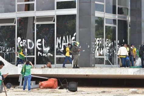 Stf Forma Maioria Para Tornar Réus 100 Denunciados Por Atos De 8 De