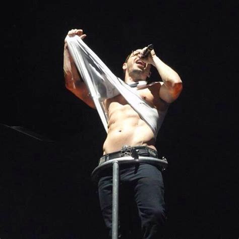 Donnie Wahlberg Tweets Naked Pic Shows Off Six Pack And More E News
