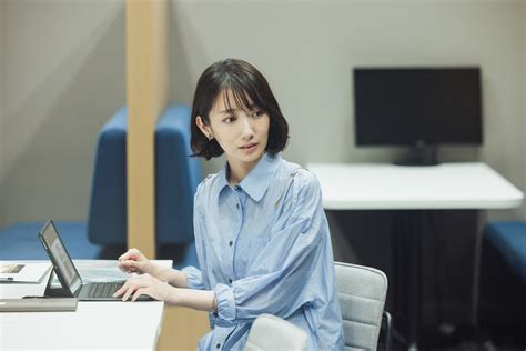 『こっち向いてよ向井くん』が共感を集める要因とは 説得力を生み出す波瑠の“繊細さ”｜real Sound｜リアルサウンド 映画部