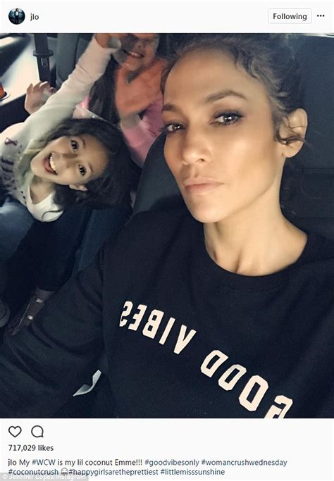 Jennifer Lopez Shares Cute Photo With Her Mini Me Daily Mail Online