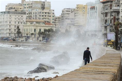 الأرصاد المصرية تصدر بيانين عن العاصفة دانيال ووقت وصولها ومدى