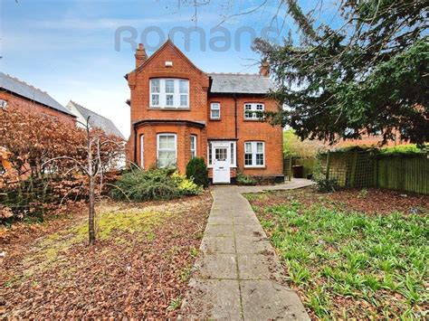 Alexandra Road Farnborough Hampshire 2 Bed Apartment For Sale £250 000