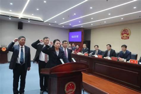 张家明主持召开市六届人大常委会第一次会议