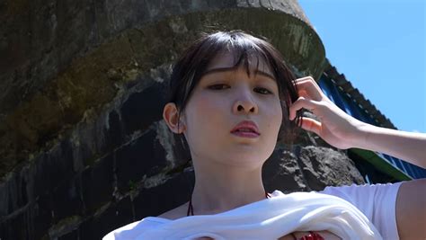 初恋のカノジョが美少女なのにとってもえちえちだった件 水那しおね Bikini Model Jp