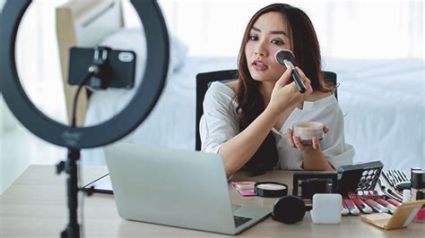Influenciadores Digitais O Que é E Como Contratá Los